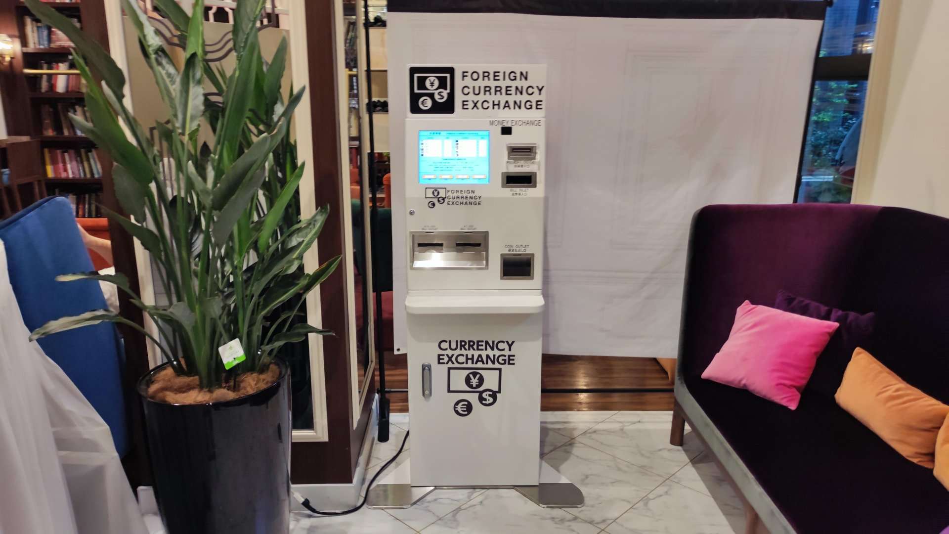 外貨両替機 Quick Exchange グランパークホテルザ・ルクソー南柏 – Quick Exchange